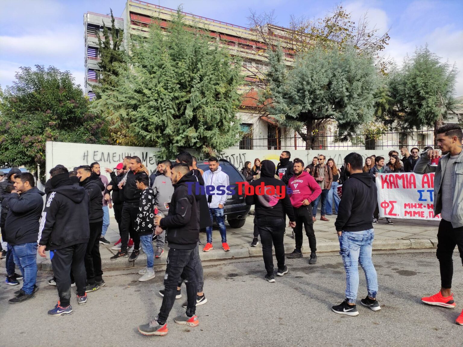 Διαμαρτυρία φοιτητών στο Ιπποκράτειο – Στο σημείο οι οργισμένοι ...