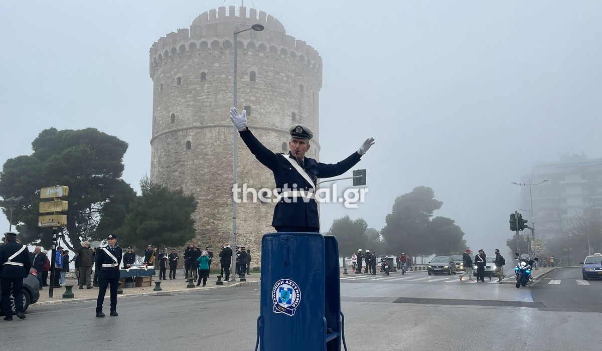 Θεσσαλονίκη: Ο τροχονόμος με το βαρέλι του επέστρεψε στον Λευκό Πύργο ...