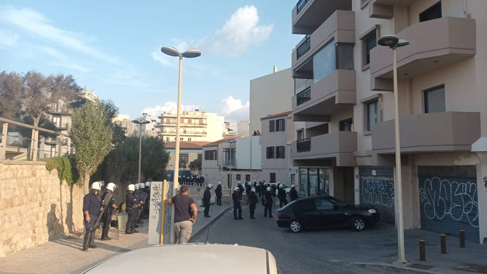 Ηράκλειο: Αστυνομικές δυνάμεις απέκλεισαν τα γραφεία του «Τηγανίτη ...