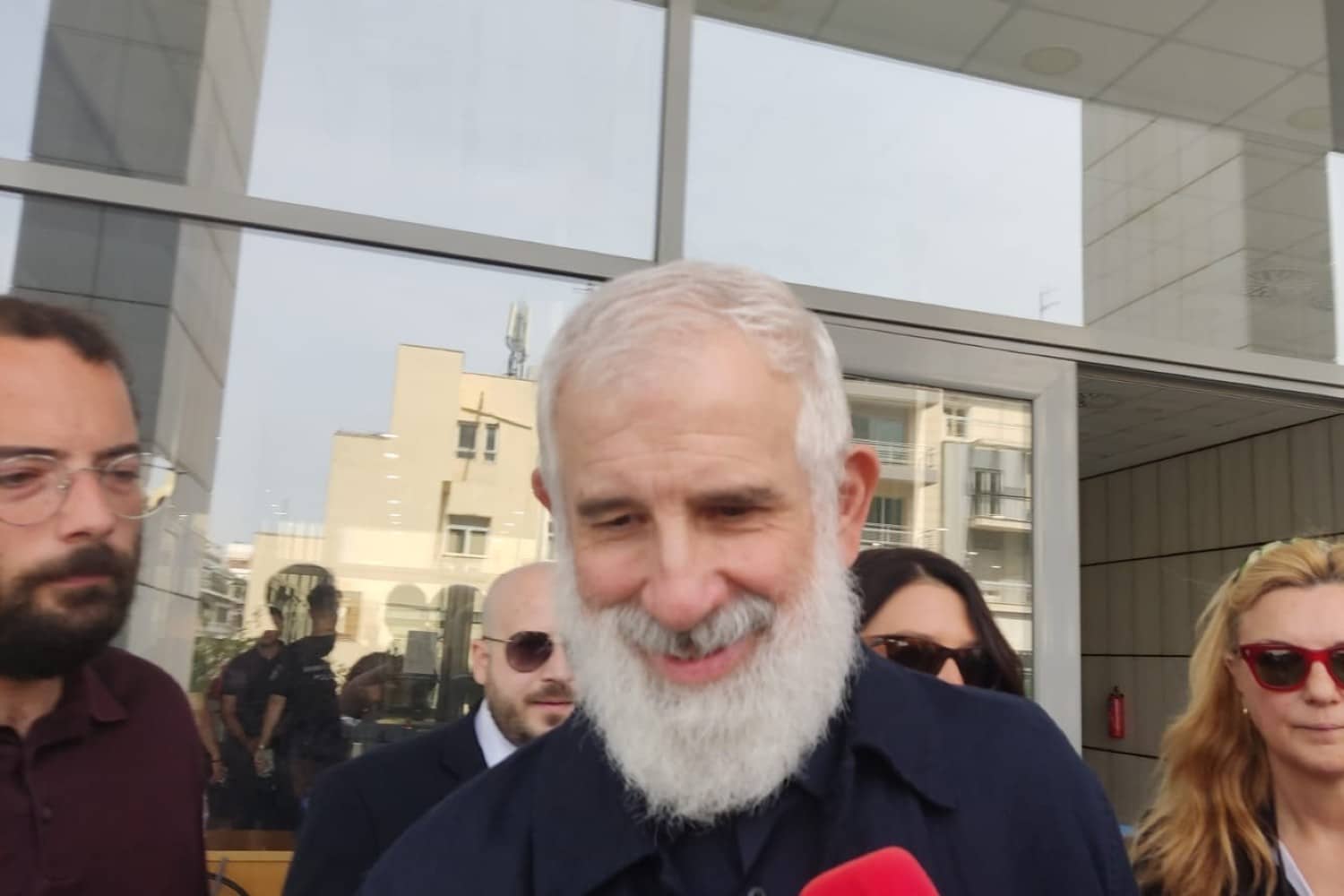 O Φιλιππίδης «έσπασε» για πρώτη φορά τη σιωπή του έξω από το δικαστήριο ...
