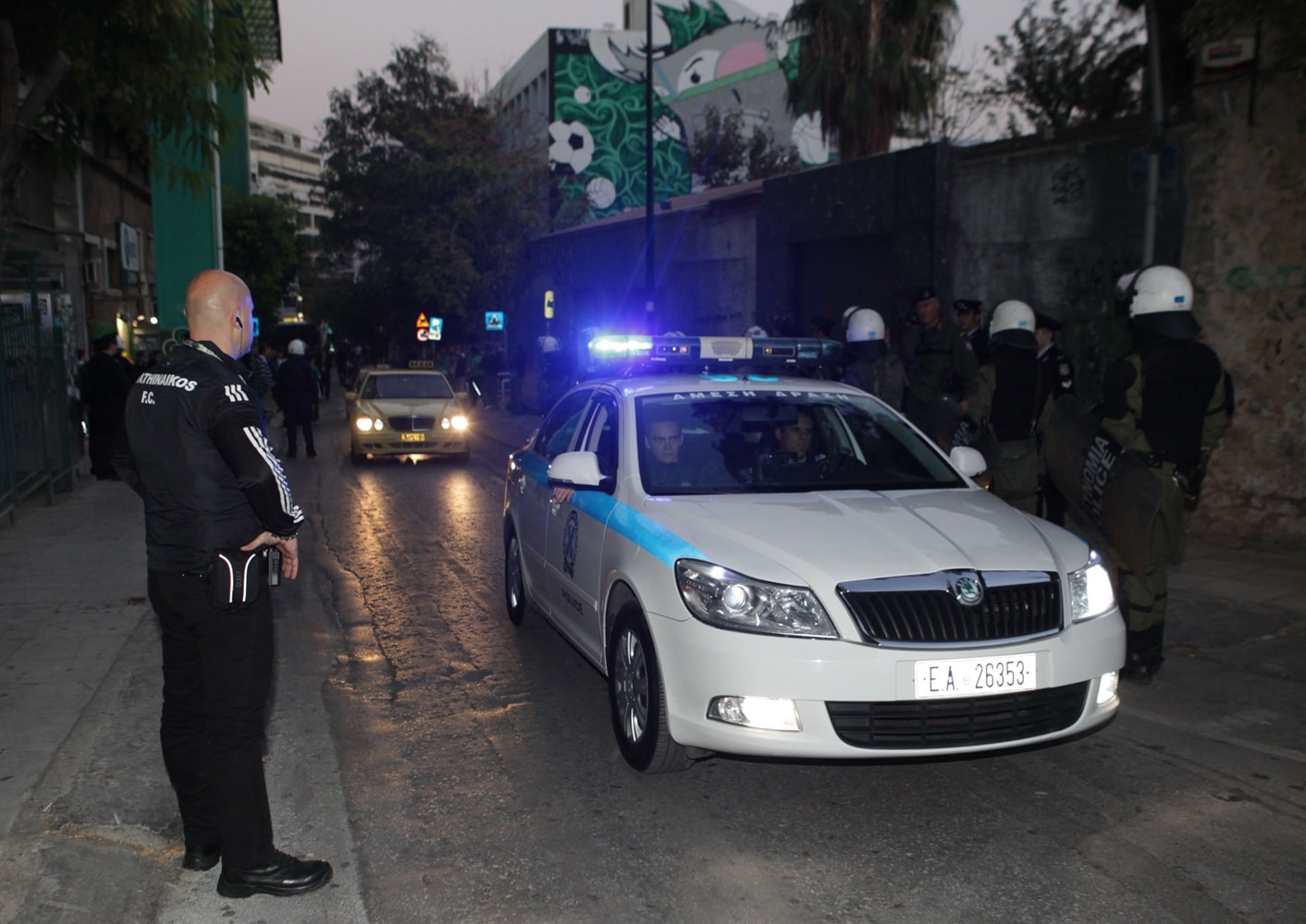 Επεισόδια και πυροβολισμοί έξω από το γήπεδο του Παναθηναϊκού στην ...