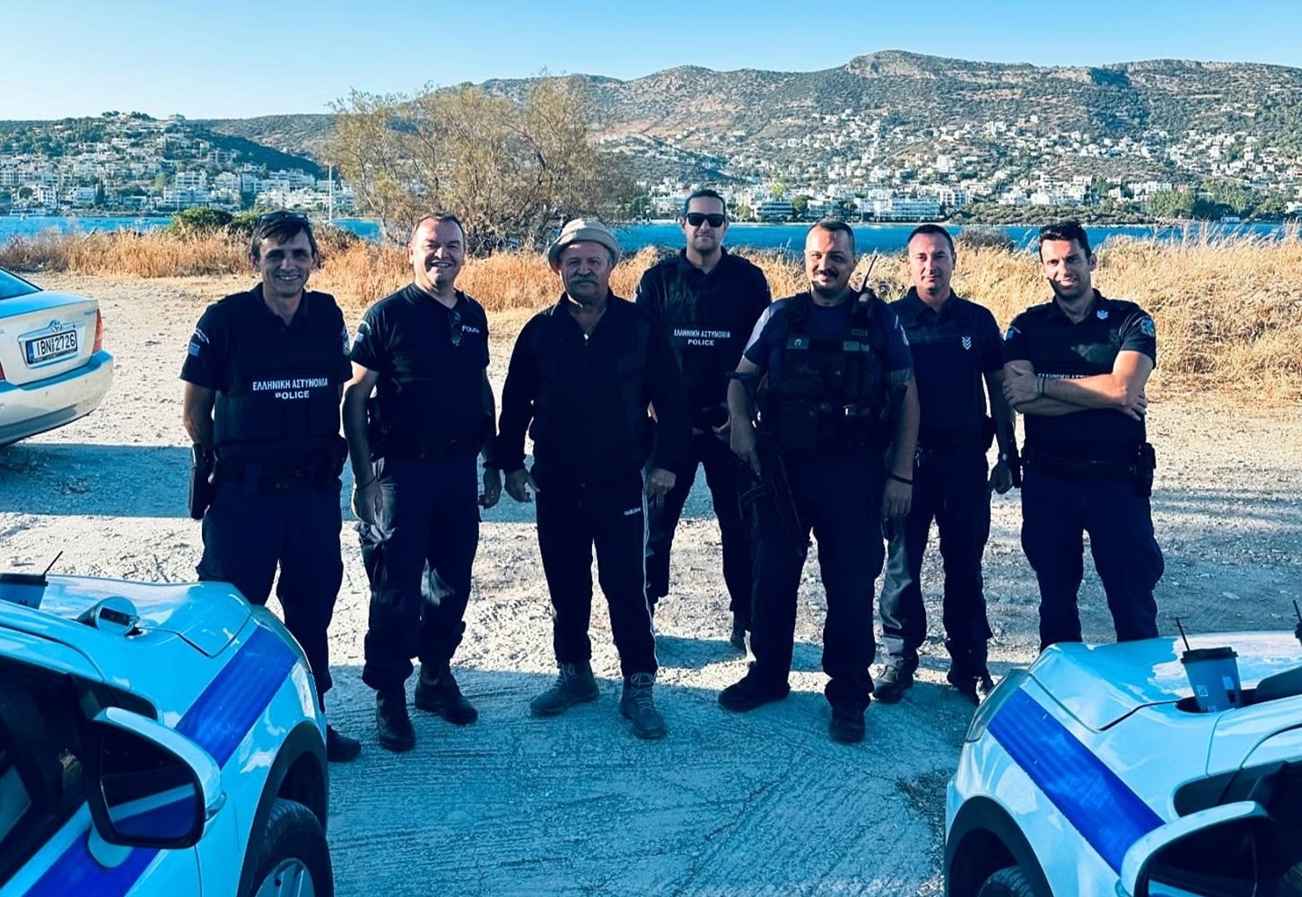 Το «αντάμωμα» του επίτιμου Υπαρχηγού της ΕΛ.ΑΣ. με αστυνομικούς της Ο.Π ...