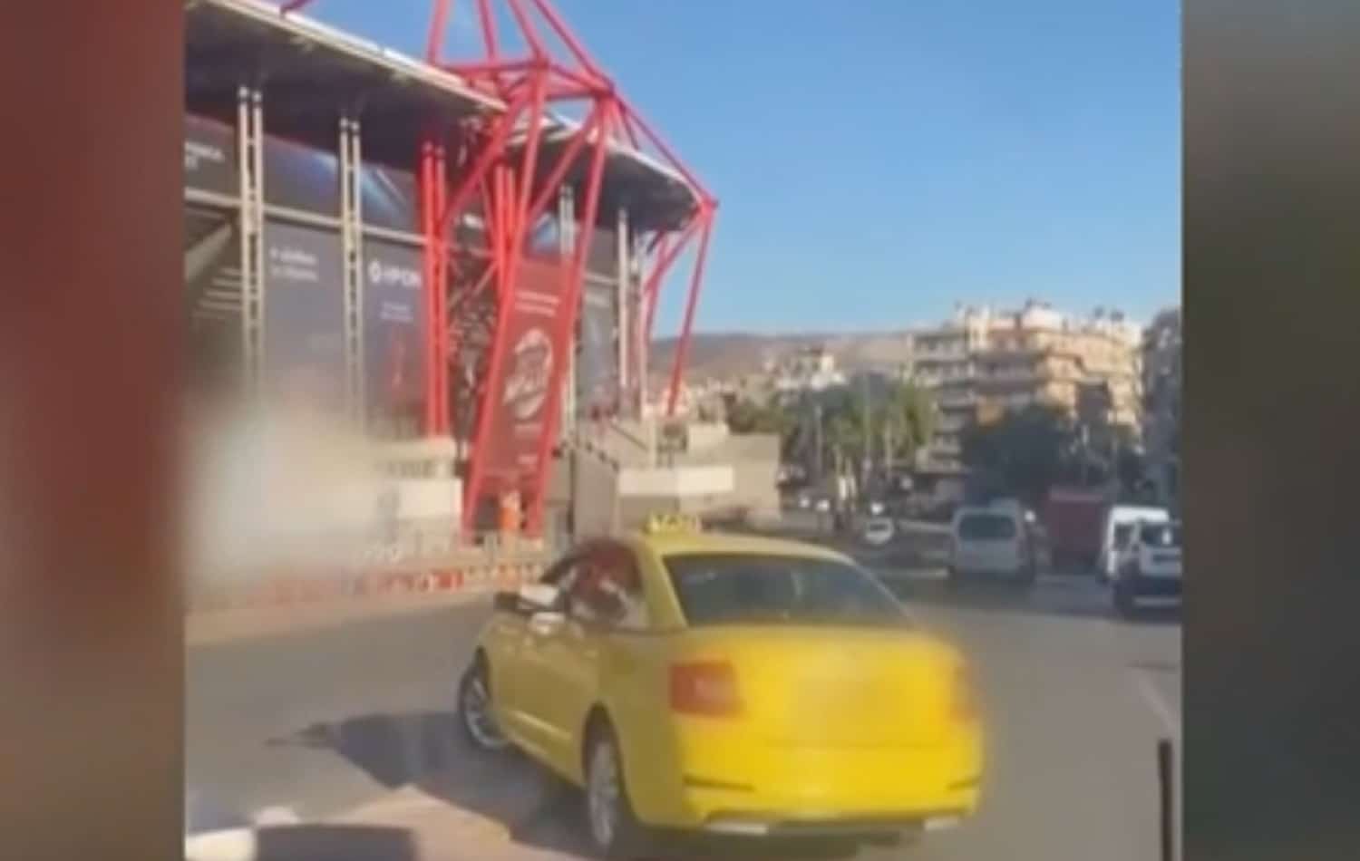 Οδηγός ταξί καβάλησε διάζωμα έξω από το «Γ. Καραϊσκάκης» για να μπει ...