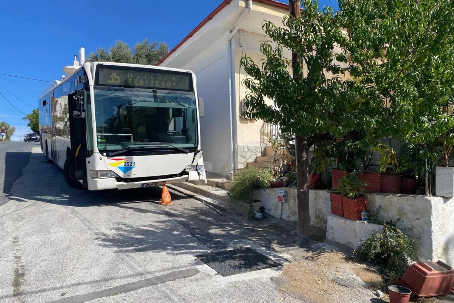 Θεσσαλονίκη: Συνελήφθη ο οδηγός του λεωφορείου του ΟΑΣΘ που παρέσυρε ...