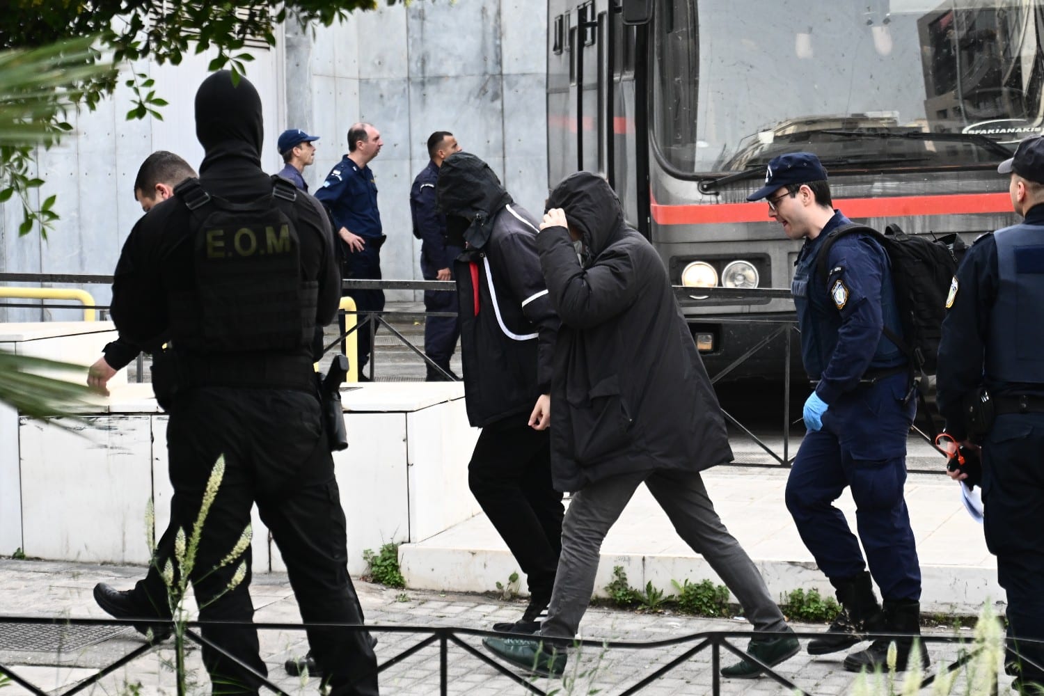 Βιασμός 12χρονης στα Σεπόλια: Ένοχοι 11 κατηγορούμενοι - Αθώοι οι έξι ...