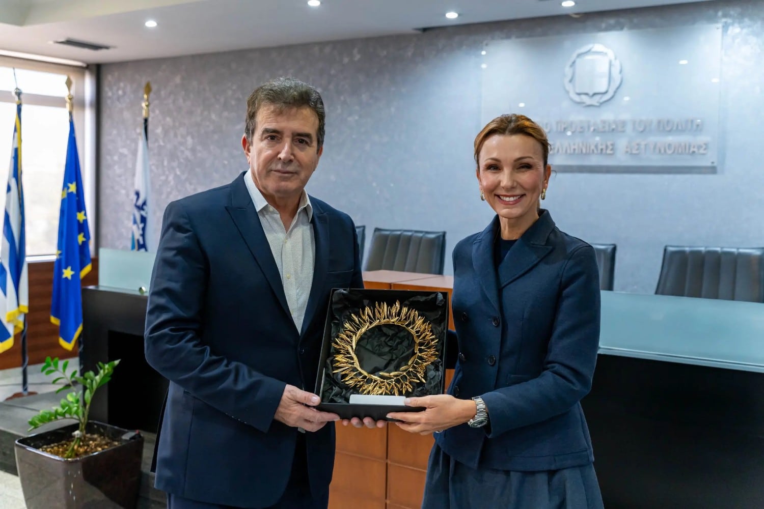ΕΛ.ΑΣ: Η Ένωση Ελλήνων Εφοπλιστών έκανε δωρεά εξοπλισμού στην Τροχαία ...
