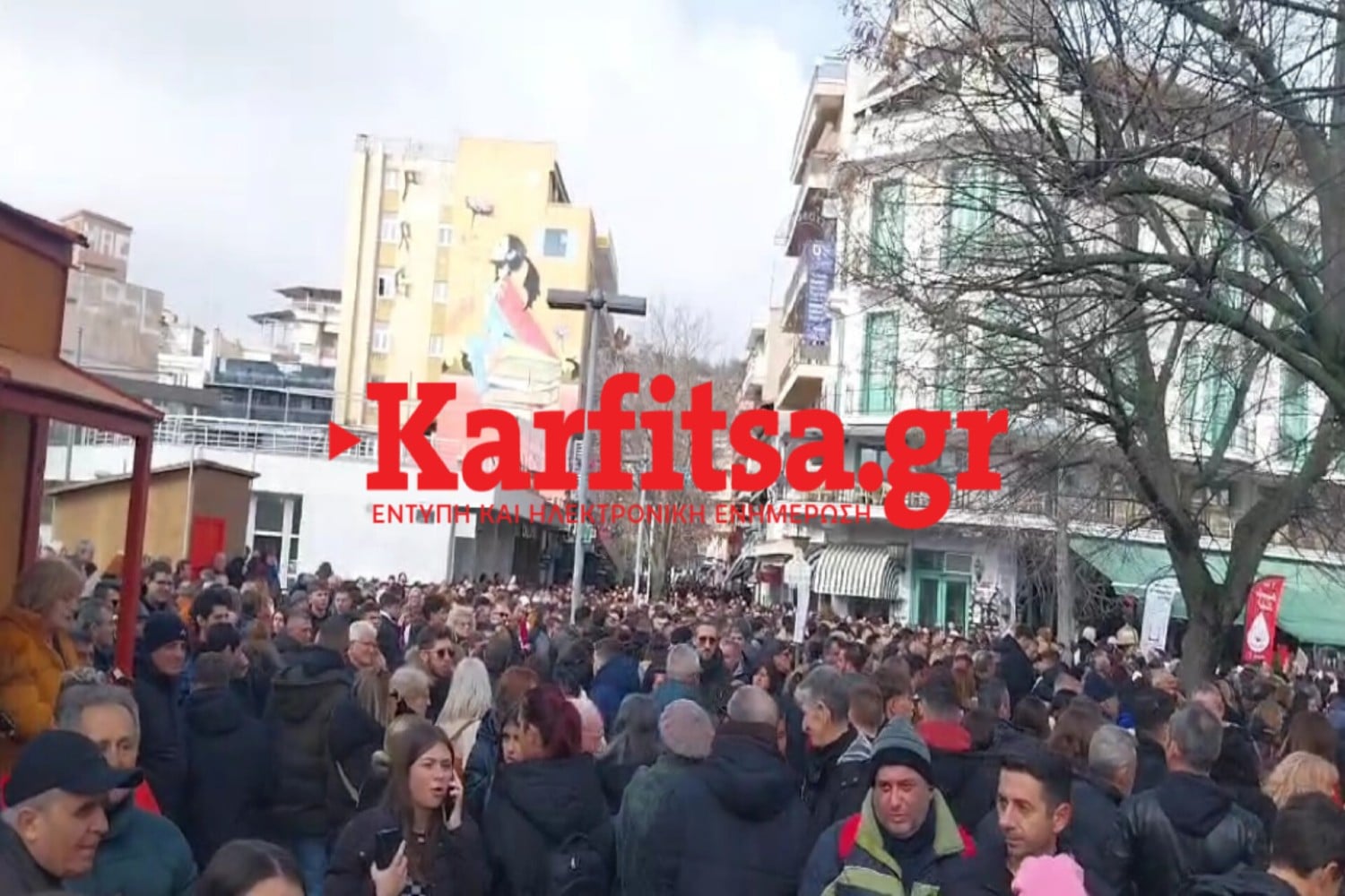 Κοζάνη: Χιλιάδες κόσμος στο κέντρο της πόλης για την τραγωδία στα Τέμπη ...
