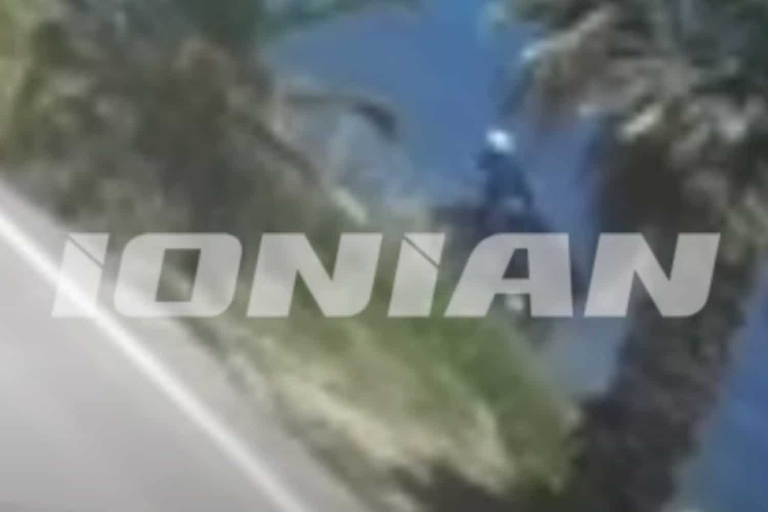 Ζάκυνθος: Τροχαίο με γουρούνα που έπεσε στη θάλασσα (βίντεο ...