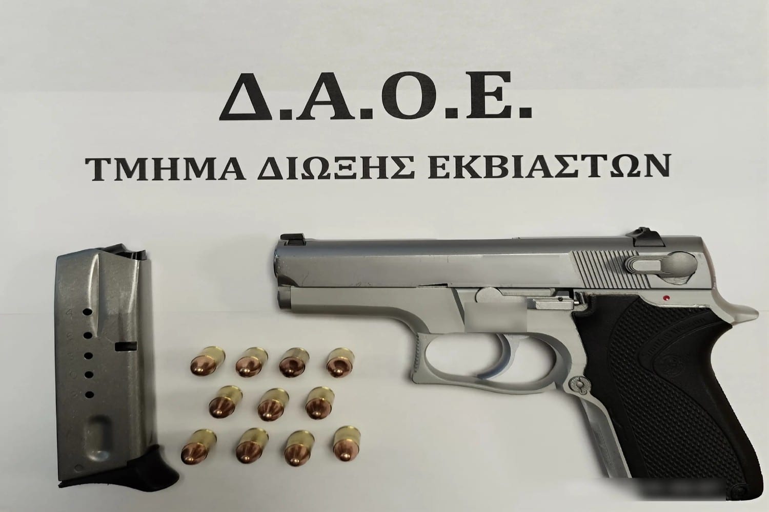 Συνελήφθη άνδρας με πιστόλι σε κλαμπ στη Γλυφάδα - Law & Order