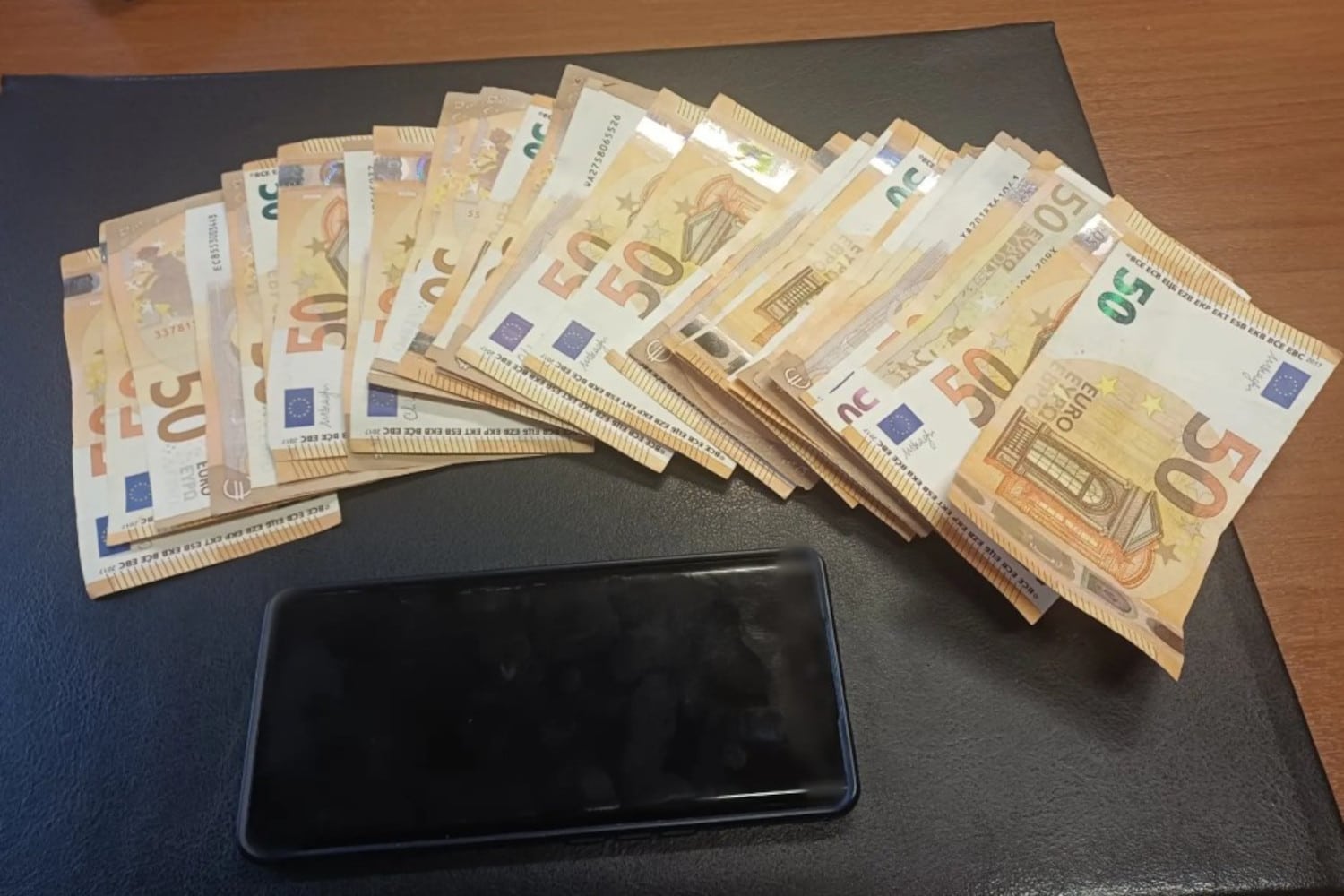 Ευρυτανία: Χειροπέδες σε άνδρα που εξαπάτησε ηλικιωμένη - Της άρπαξε 5. ...